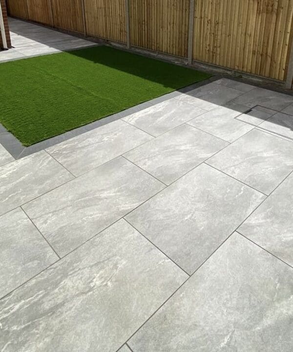 Earthcore Grey 900x600x20mm - 21.6m2 Pallet | Lowarth Paving