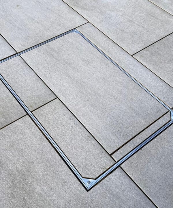 Aluminium Recessed Manhole 750x600mm | Lowarth Paving